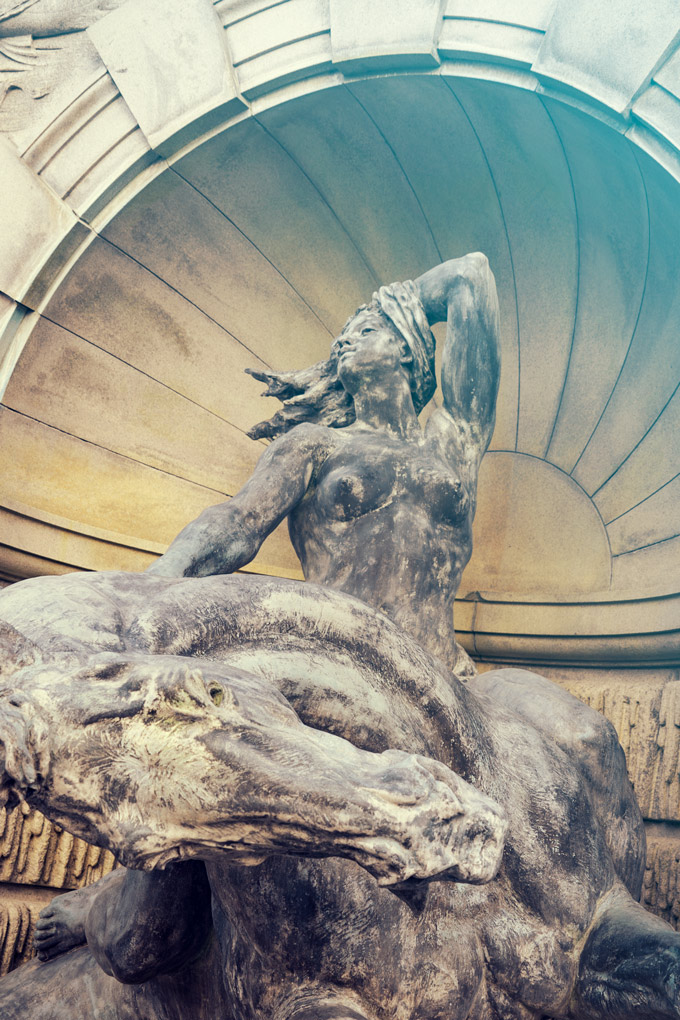 Library-of-Congress-ext-statue-V4 - Global Girl Travels